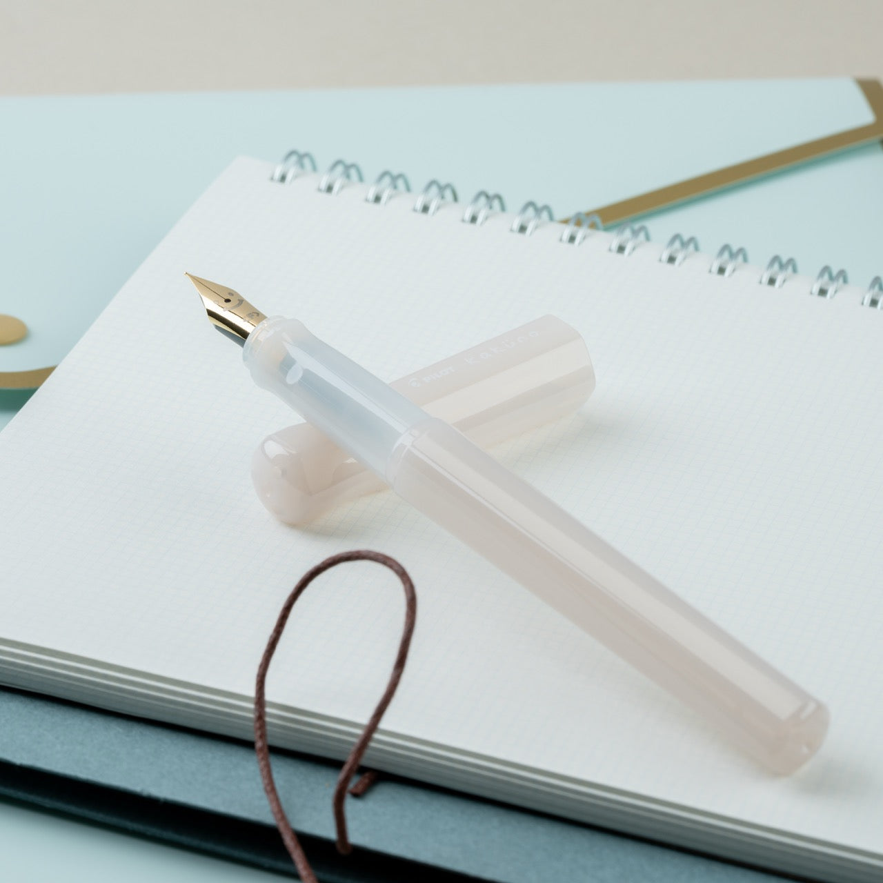 Kakuno Madoromi Fountain Pen | Cumulus White – The Paper Mouse